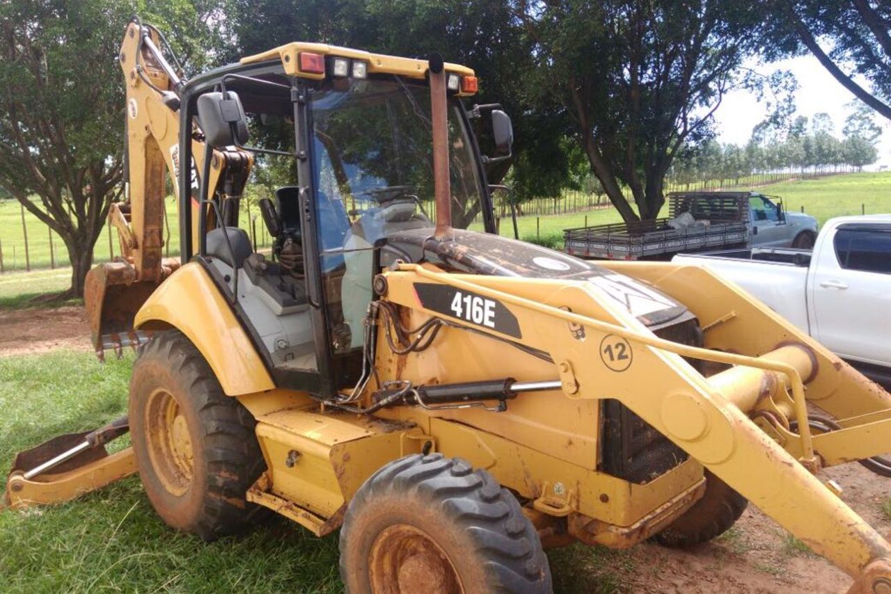 Retroescavadeira Caterpillar 416E 10/10 - LNA Máquinas | Trucadao.com.br
