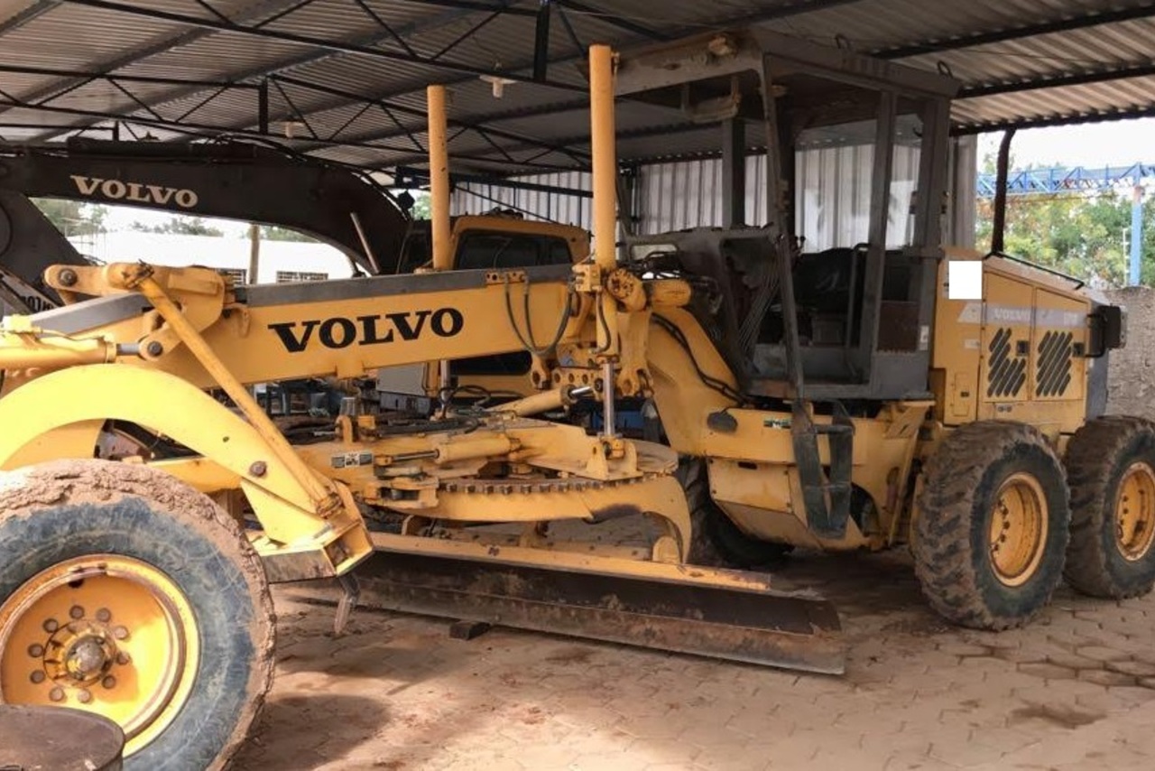 Motoniveladora Volvo G720 02/02 - BHLOC | Trucadao.com.br