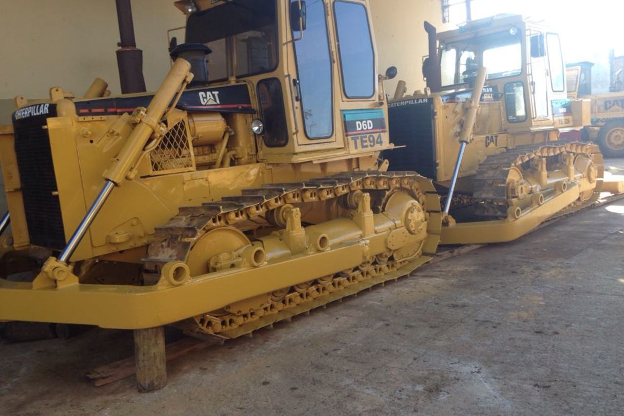 Trator de Esteiras Caterpillar D6 79/79 - LNA Máquinas | Trucadao.com.br