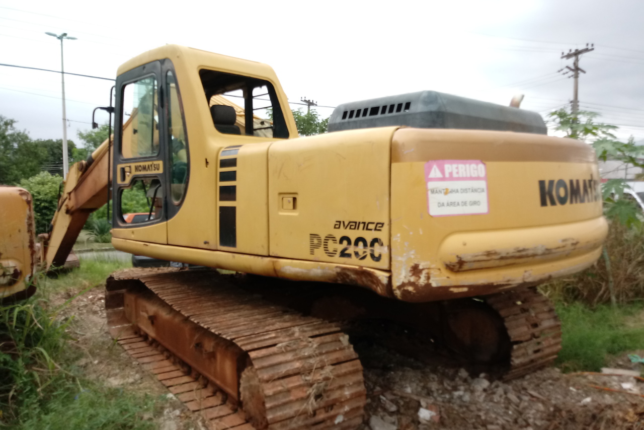 Escavadeira Komatsu PC200 6B 02/02 - Soares Equipamentos | Trucadao.com.br