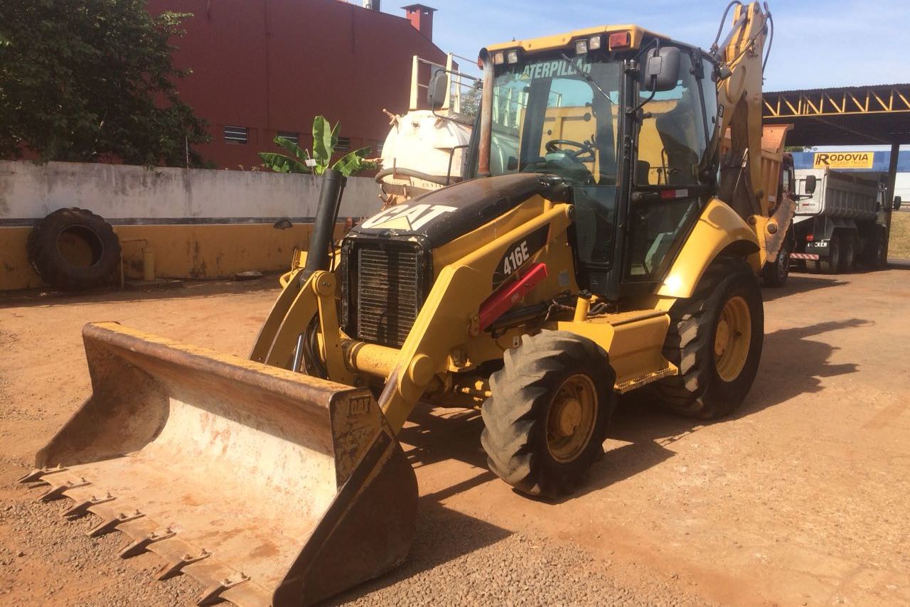 Retroescavadeira Caterpillar 416E 11/11 - 5X Máquinas | Trucadao.com.br
