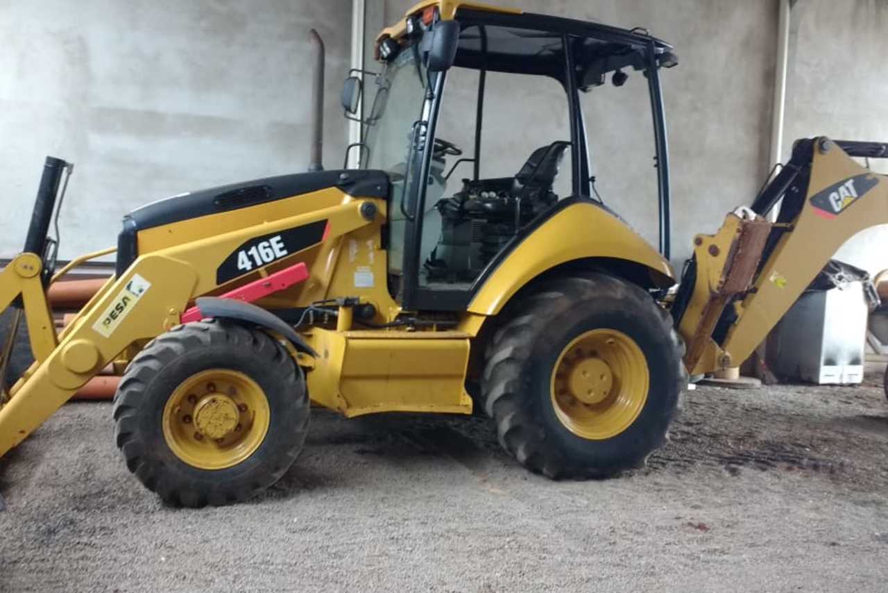 Retroescavadeira Caterpillar 416E 12/12 - Passerine Máquinas | Trucadao.com.br