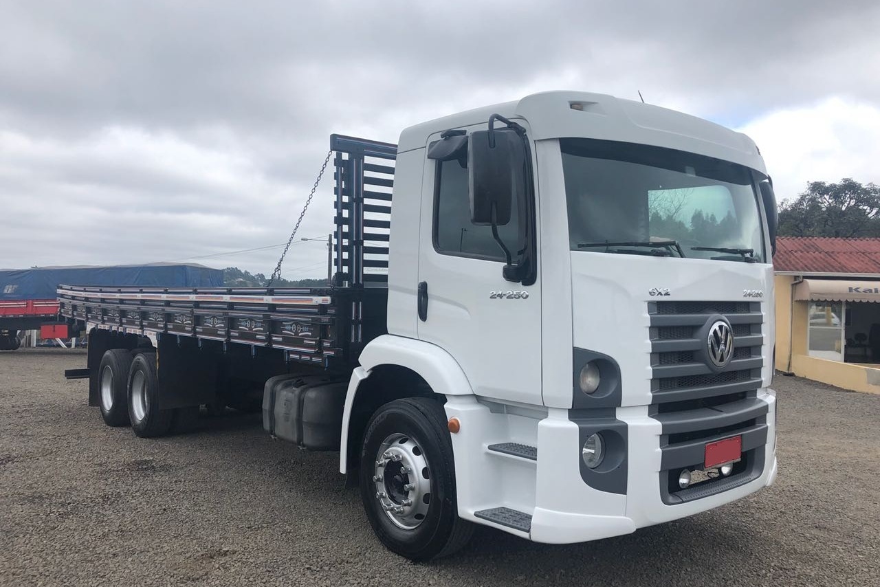 Caminhão Volkswagen 24 250 08/09 - Kaio Caminhões | Trucadao.com.br
