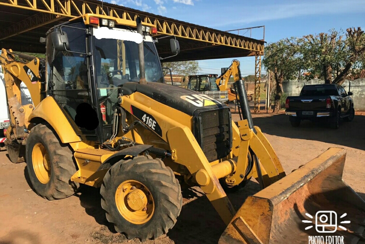 Retroescavadeira Caterpillar 416E 12/12 - LNA Máquinas | Trucadao.com.br