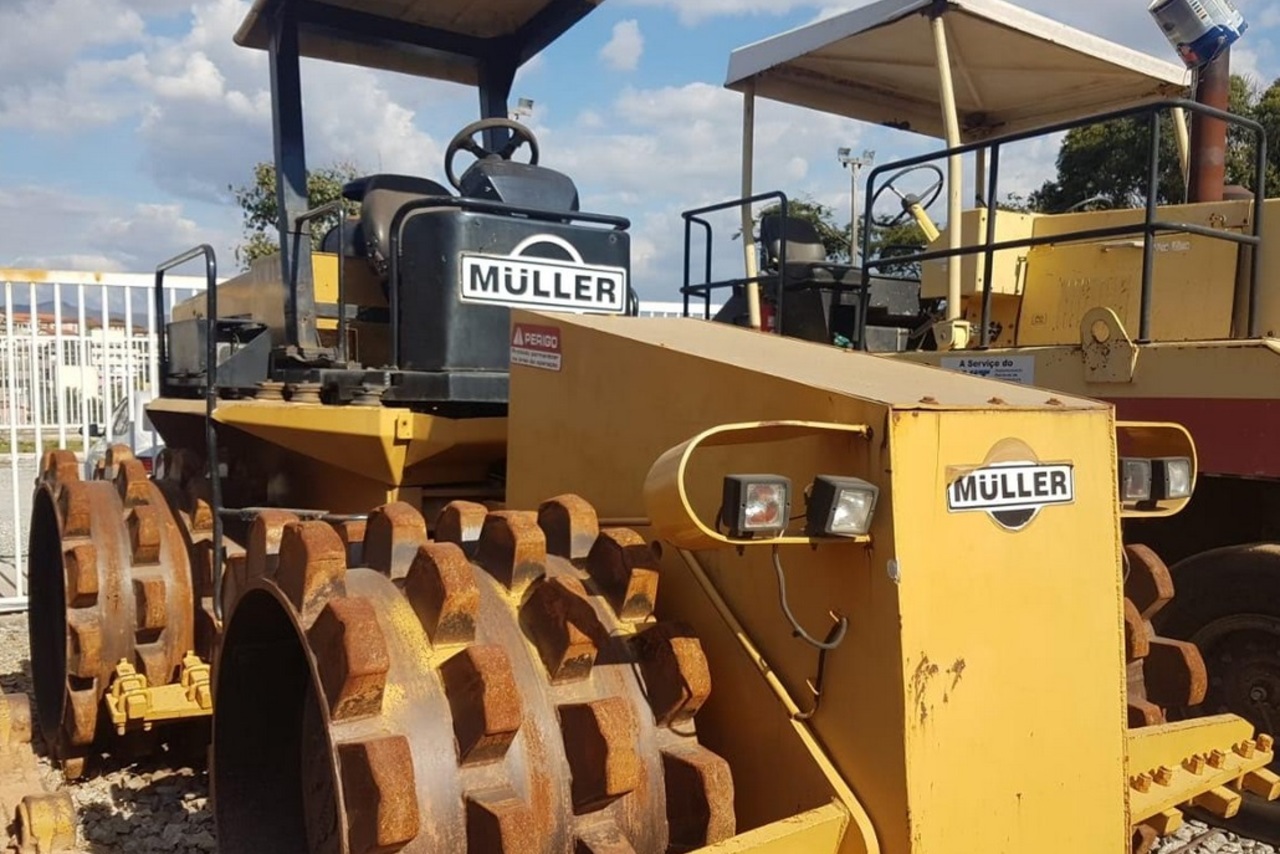 Rolo compactador Muller TC 18 00/00 - BHLOC | Trucadao.com.br