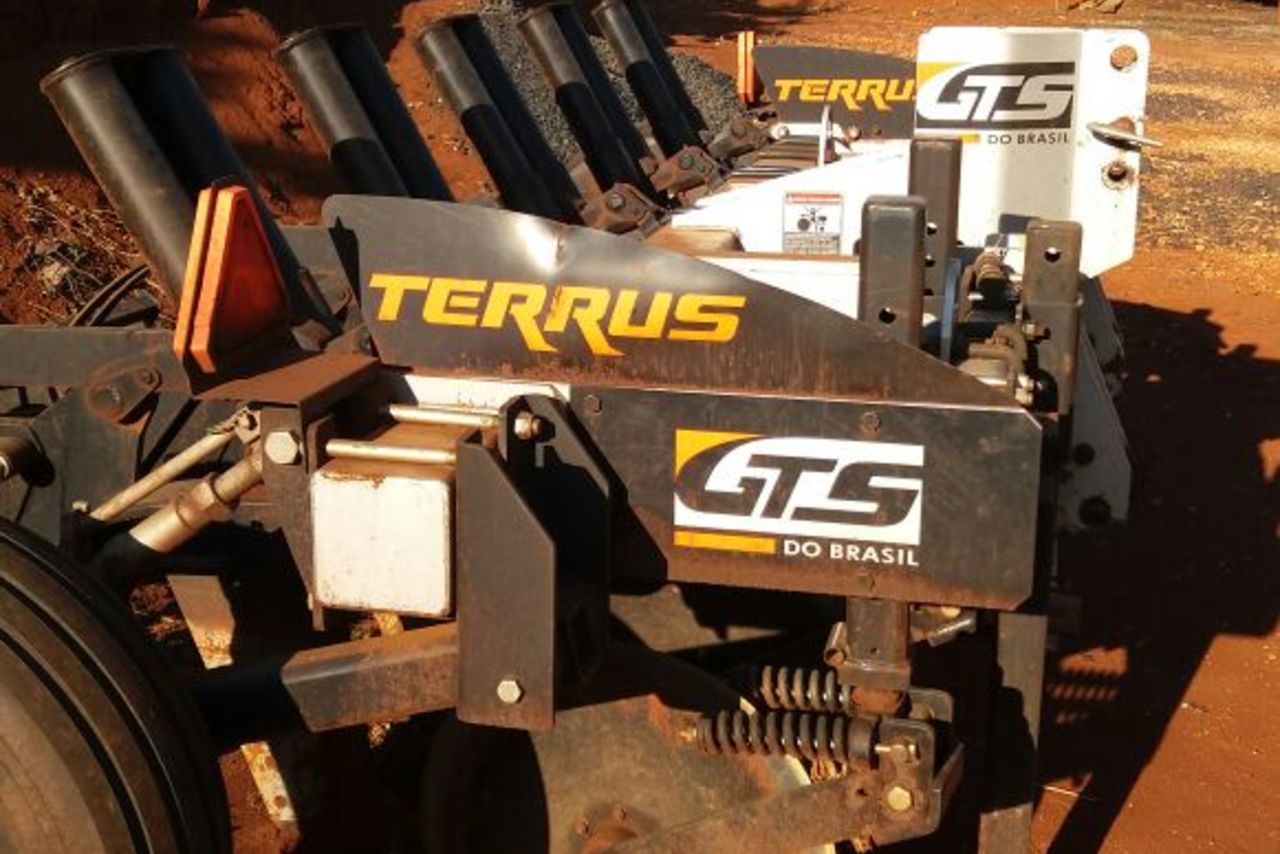 Subsolador GTS Descompactador Terrus 15/15 - MS Máquinas Agrícolas Ltda ...