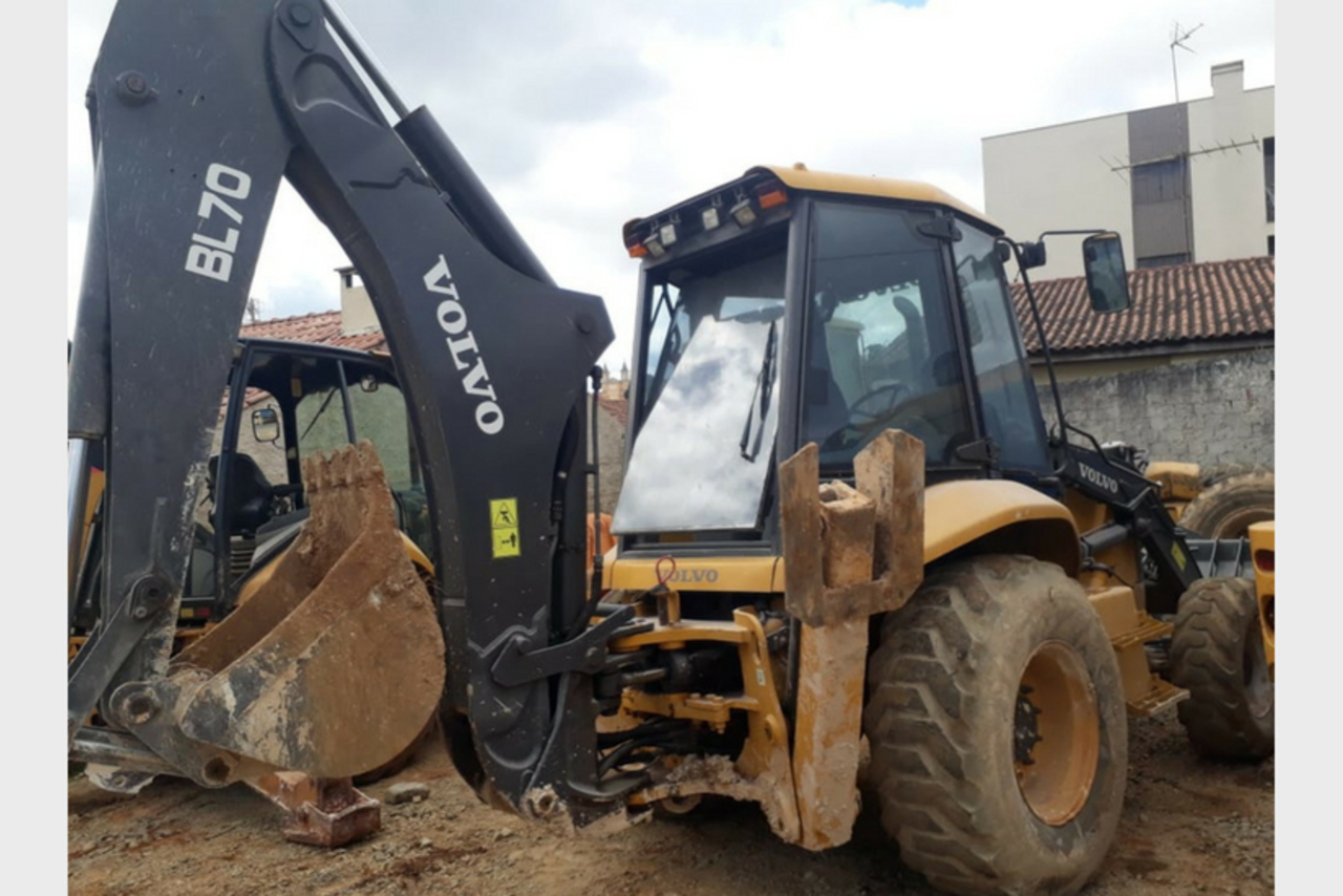Retroescavadeira Volvo BL70 11 - Bruto Equipamentos | Trucadao.com.br