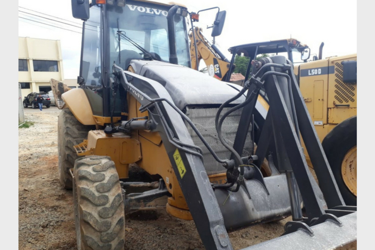 Retroescavadeira Volvo BL70 11 - Bruto Equipamentos | Trucadao.com.br