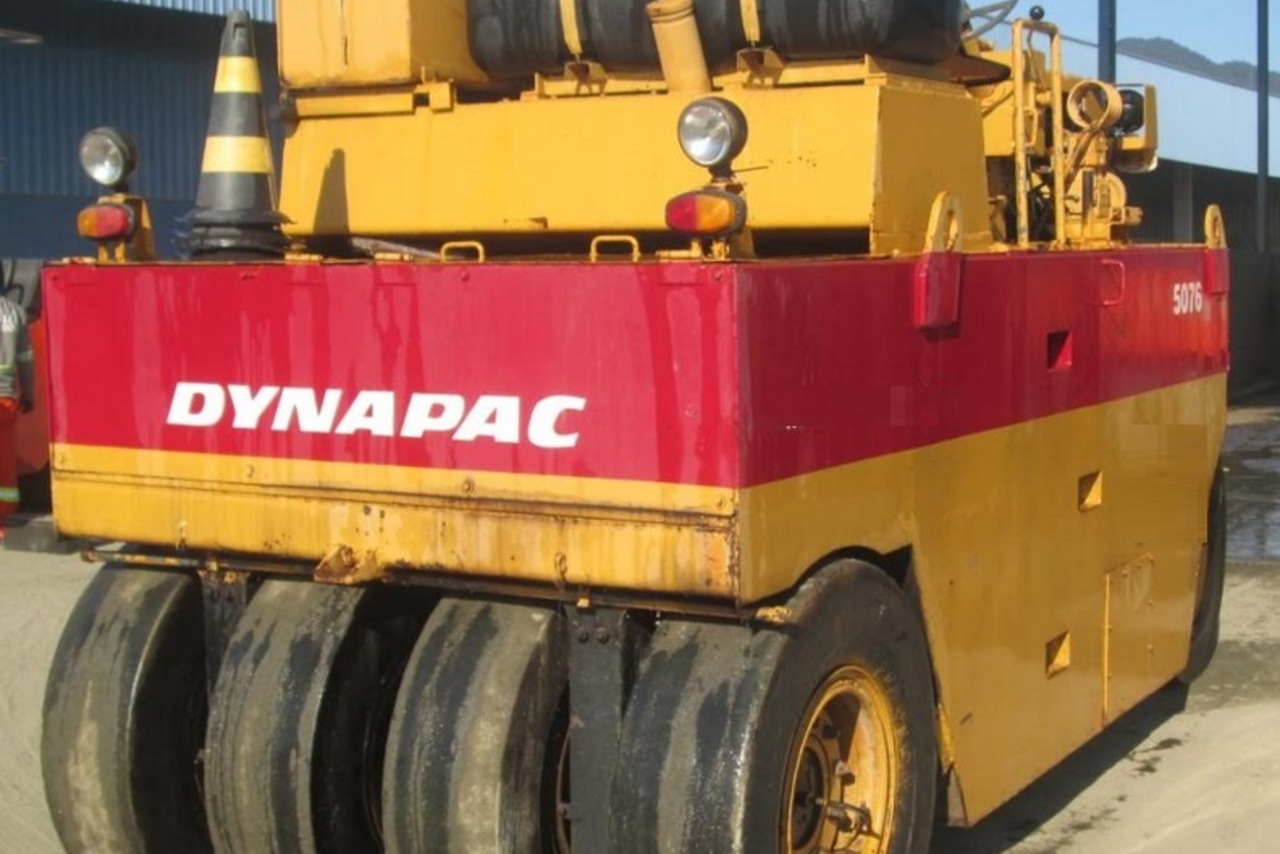 Rolo compactador Dynapac CP271 96/96 - BHLOC | Trucadao.com.br