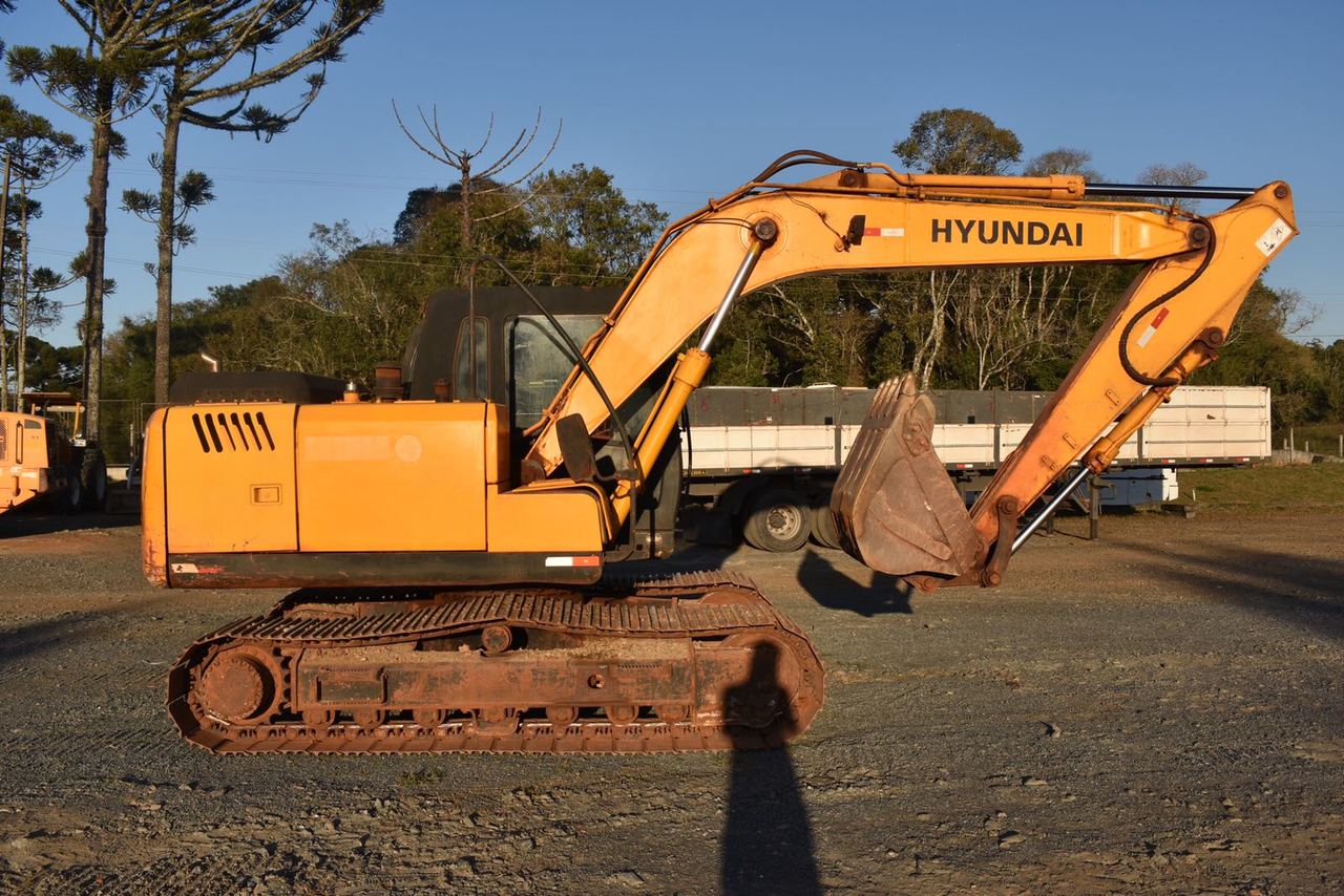 Escavadeira Hyundai R140 11/11 - Passerine Máquinas | Trucadao.com.br