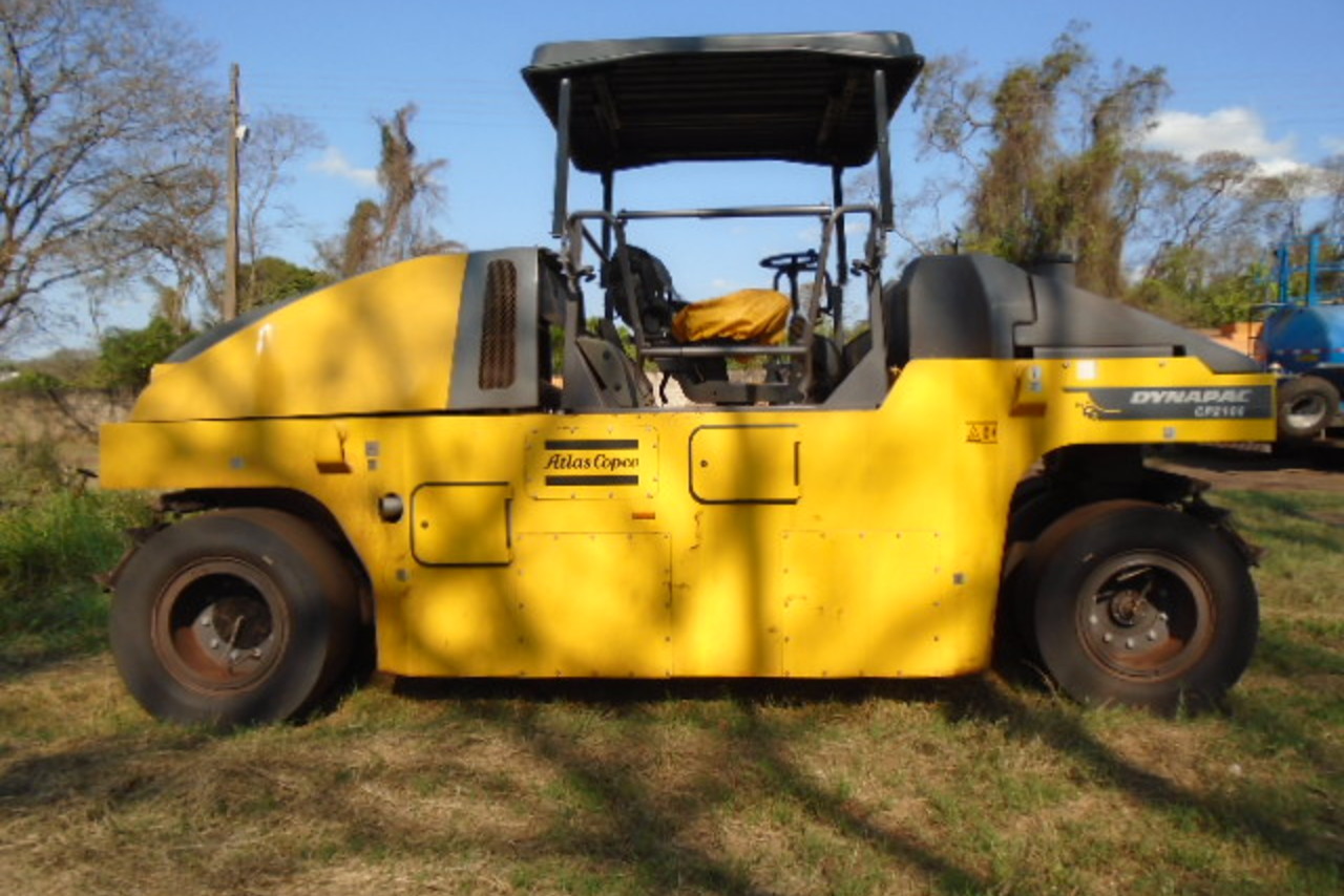 Rolo compactador Dynapac CP221 15/15 - Cunha JR Tratores | Trucadao.com.br