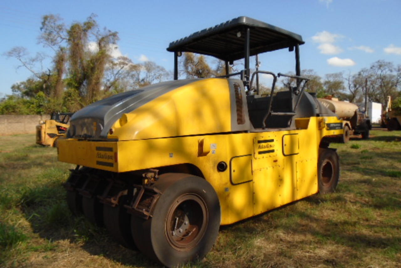 Rolo compactador Dynapac CP221 15/15 - Cunha JR Tratores | Trucadao.com.br