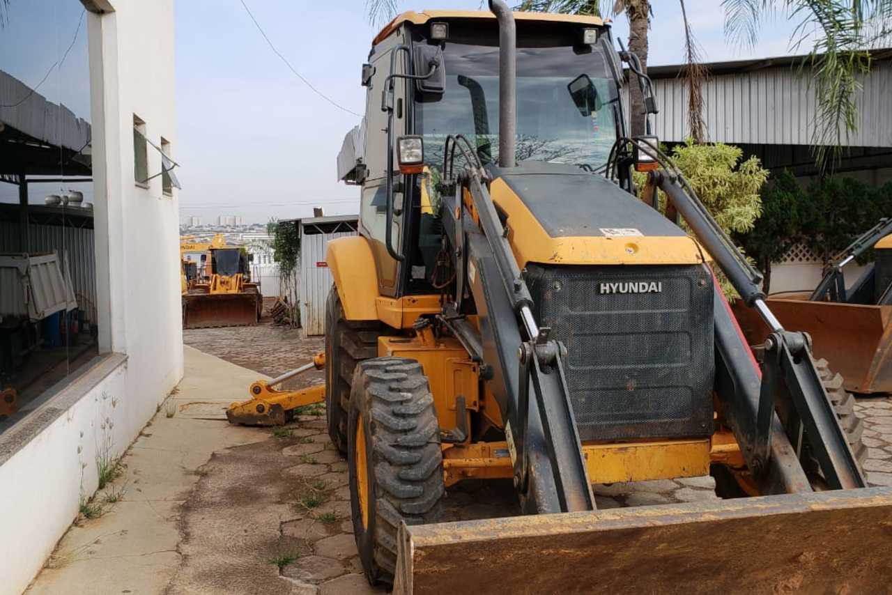 Retroescavadeira Hyundai H940C 13/13 - Ktop equipamentos | Trucadao.com.br