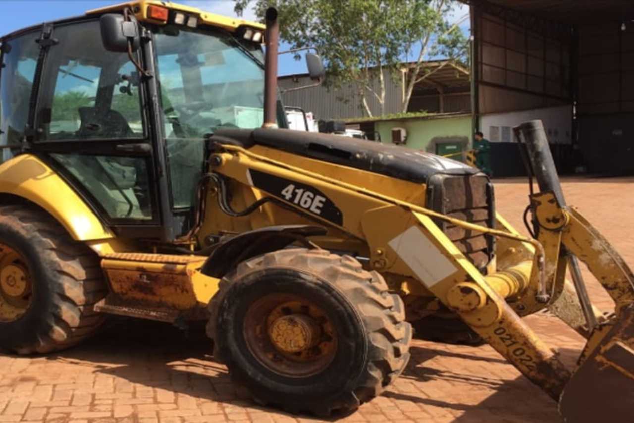 Retroescavadeira Caterpillar 416E 12/12 - Alípio Máquinas | Trucadao.com.br