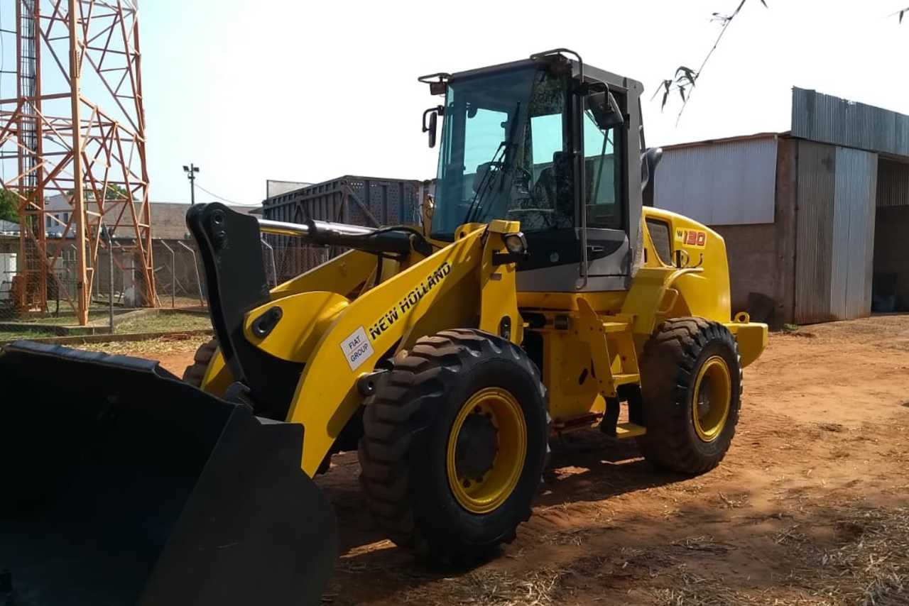 Pá carregadeira New Holland W130 09/09 - DMU Máquinas | Trucadao.com.br