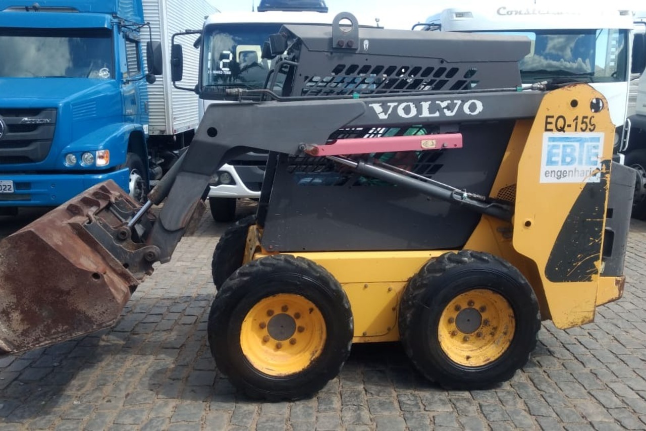 Mini Carregadeira Volvo MC60 10/10 - Maxi Caminhões | Trucadao.com.br