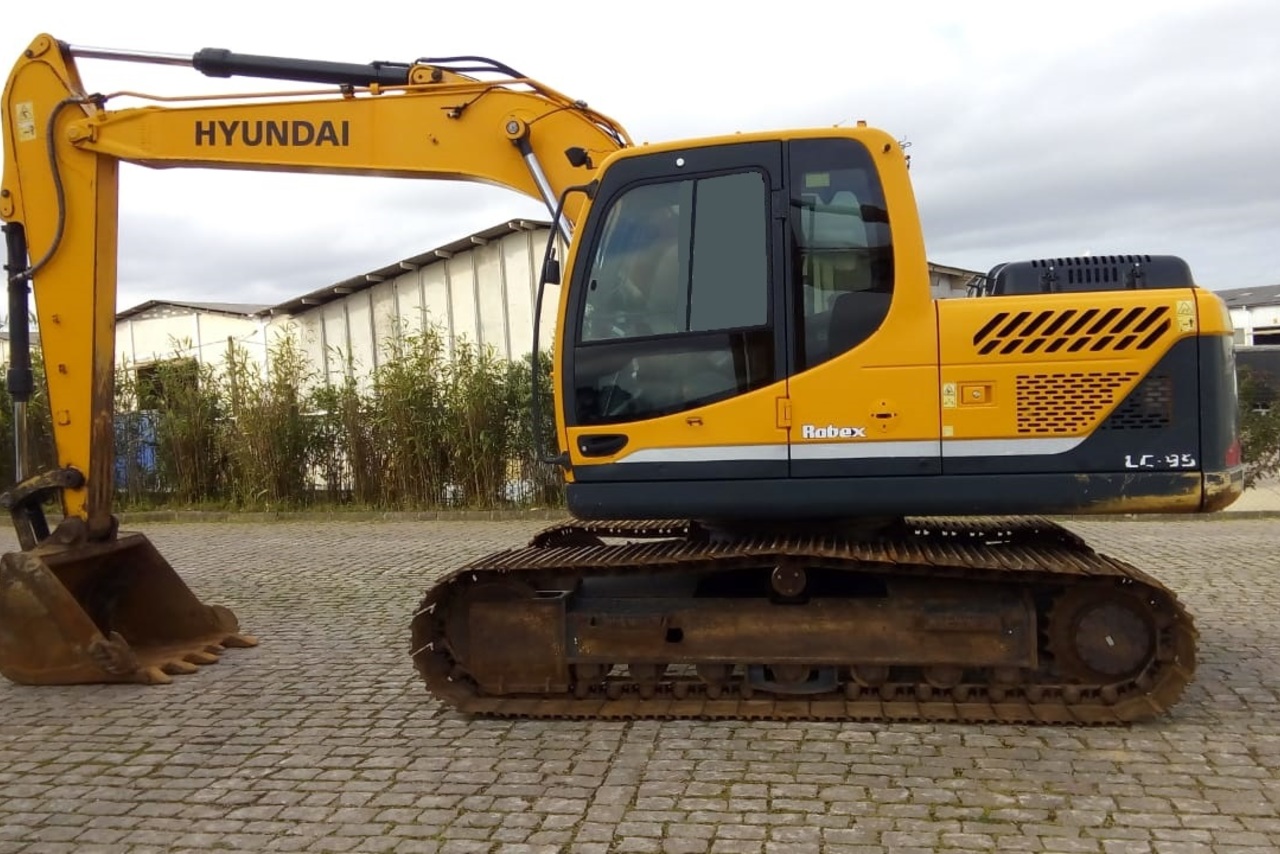 Escavadeira Hyundai R140 15/15 - Linck Máquinas | Trucadao.com.br