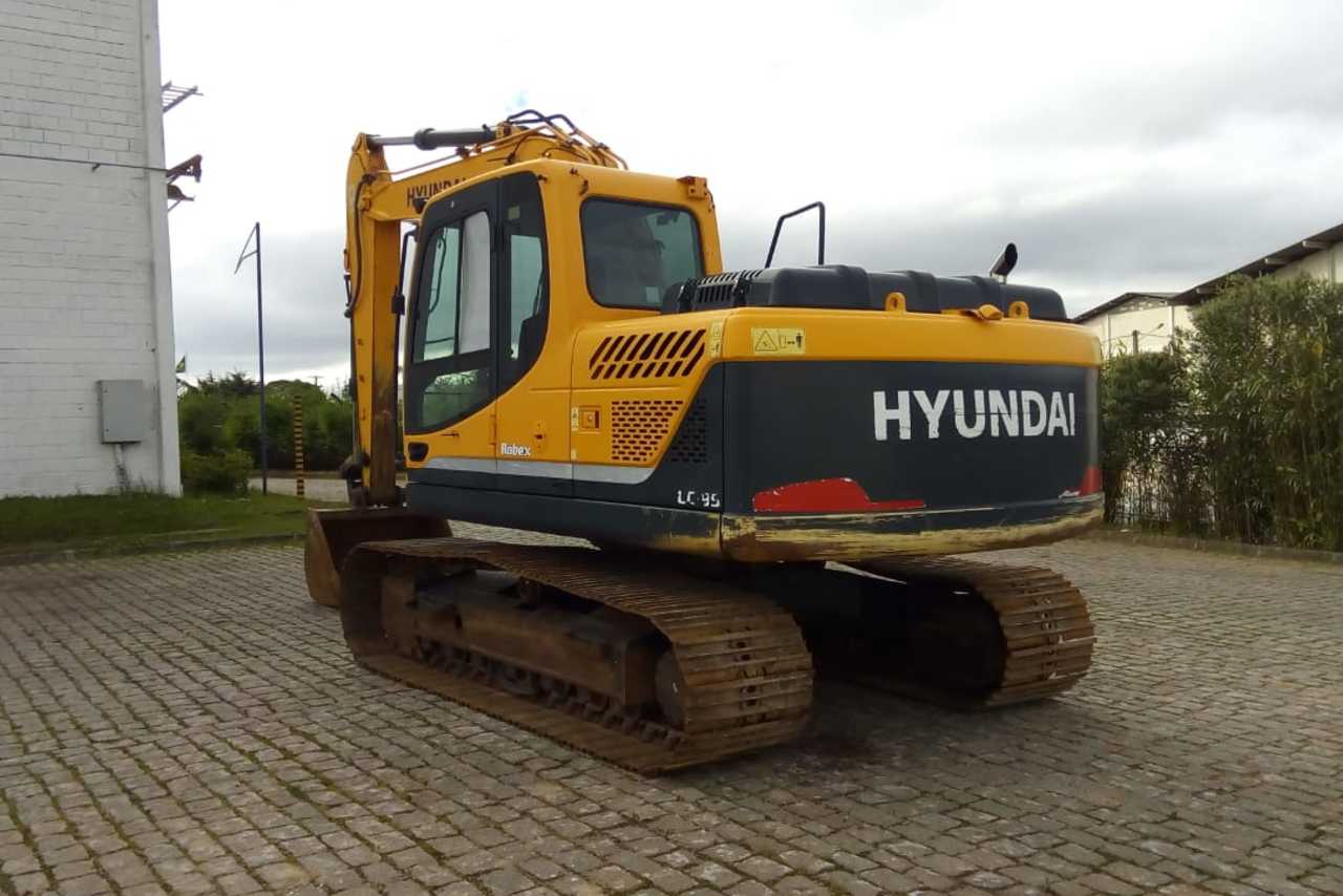 Escavadeira Hyundai R140 15/15 - Linck Máquinas | Trucadao.com.br