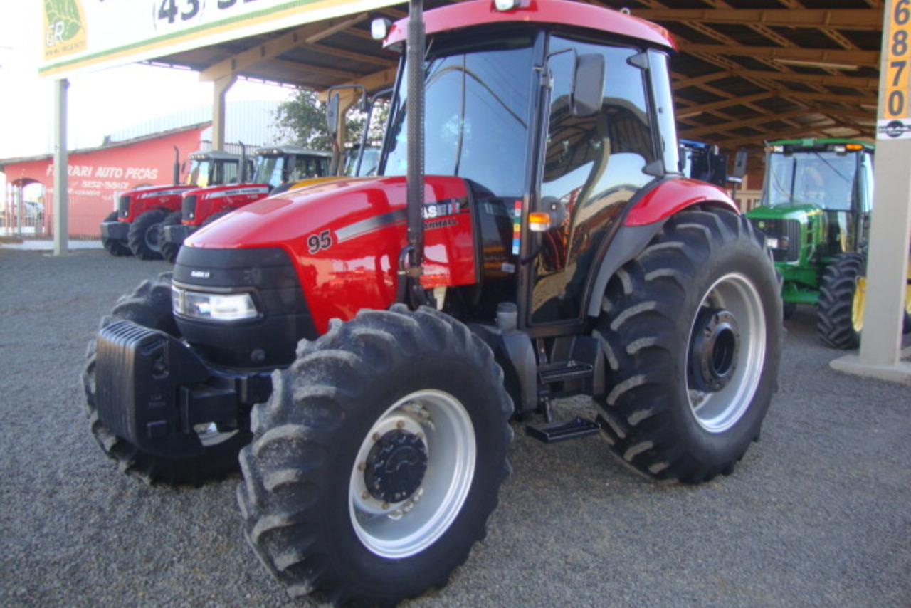 Trator Case Farmall 95 12/12 - GR - Maquinas Agrícolas | Trucadao.com.br