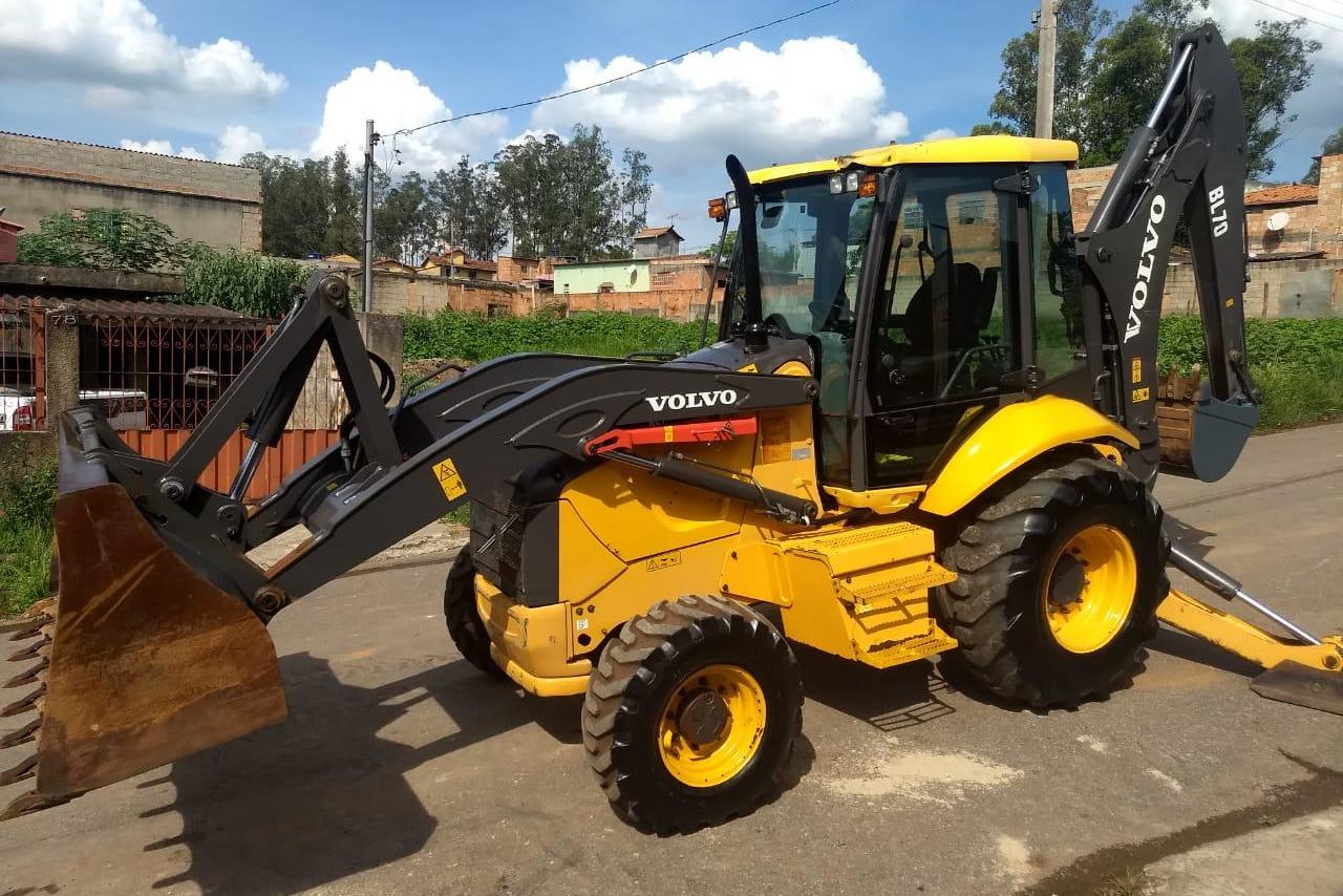 Retroescavadeira Volvo BL70 11/11 - Thiago Oliver Pereira | Trucadao.com.br