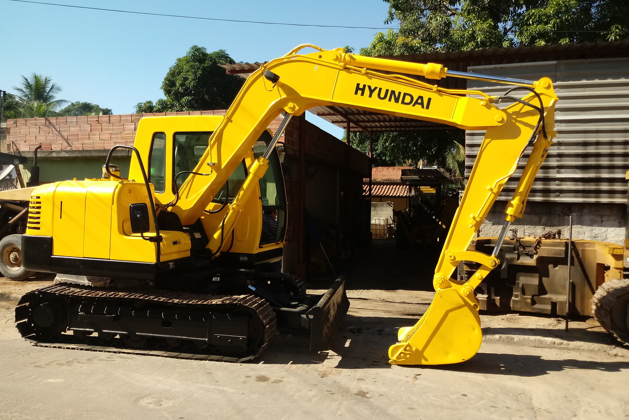 Mini Escavadeira Hyundai R80 13/13 - Soares Equipamentos | Trucadao.com.br