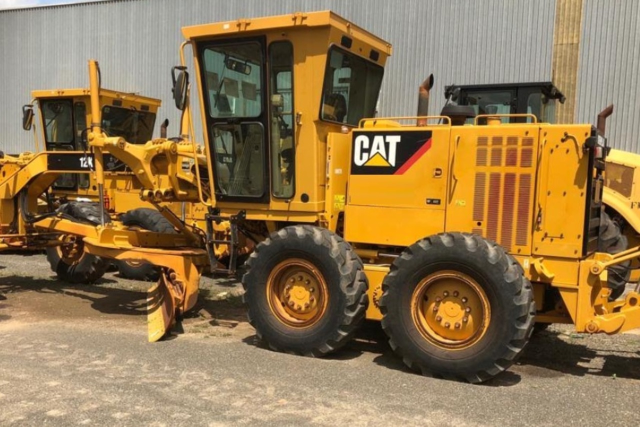 Motoniveladora Caterpillar 12K 15/16 - BHLOC | Trucadao.com.br