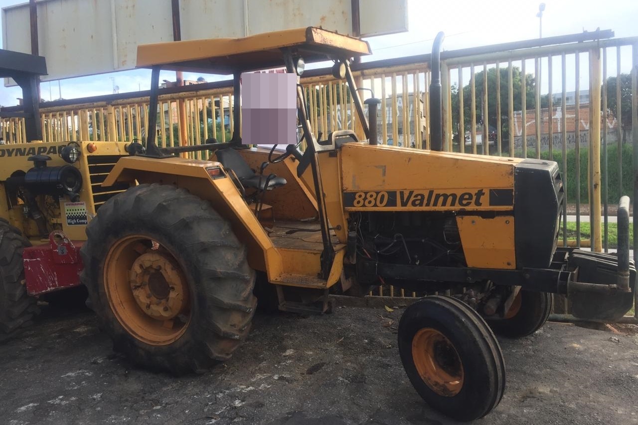 Trator Valmet 880 88/88 - BHLOC | Trucadao.com.br