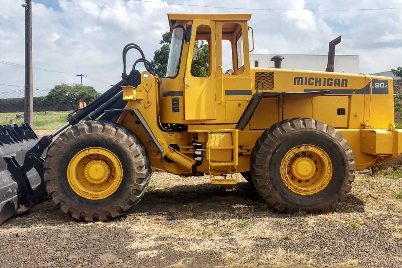 Pá carregadeira Michigan L90 19/93 - Alípio Máquinas | Trucadao.com.br