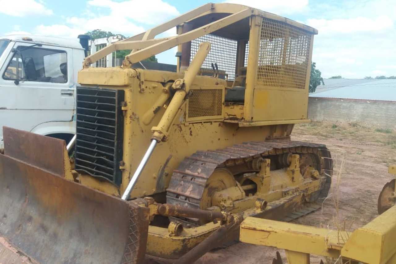 Trator de Esteiras Komatsu D50 89/89 - 5X Máquinas | Trucadao.com.br