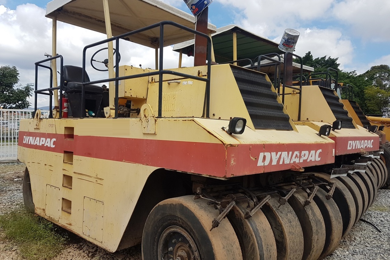 Rolo compactador Dynapac CP271 10/10 - BHLOC | Trucadao.com.br