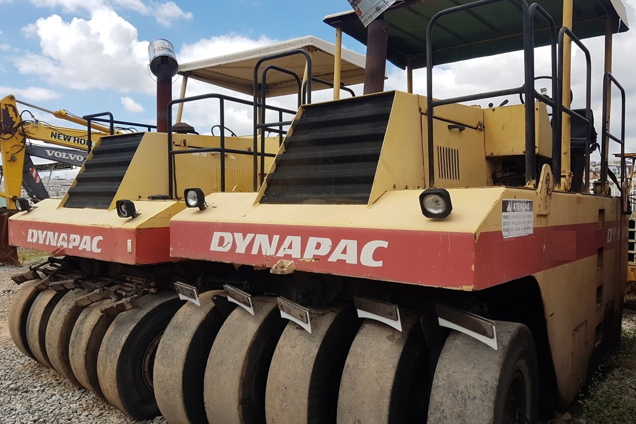 Rolo compactador Dynapac CP271 10/10 - BHLOC | Trucadao.com.br