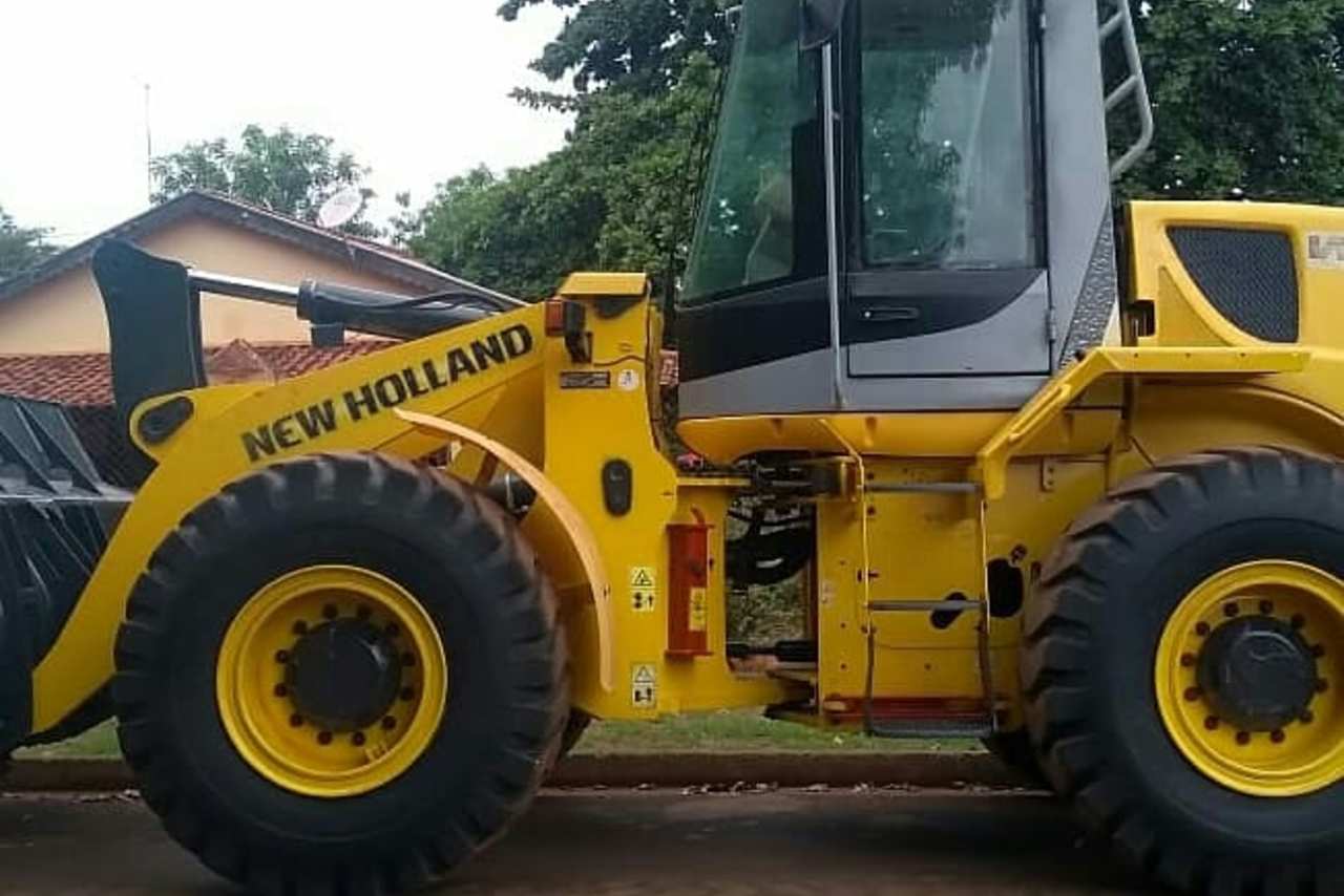 Pá carregadeira New Holland W130 20/15 - LNA Máquinas | Trucadao.com.br