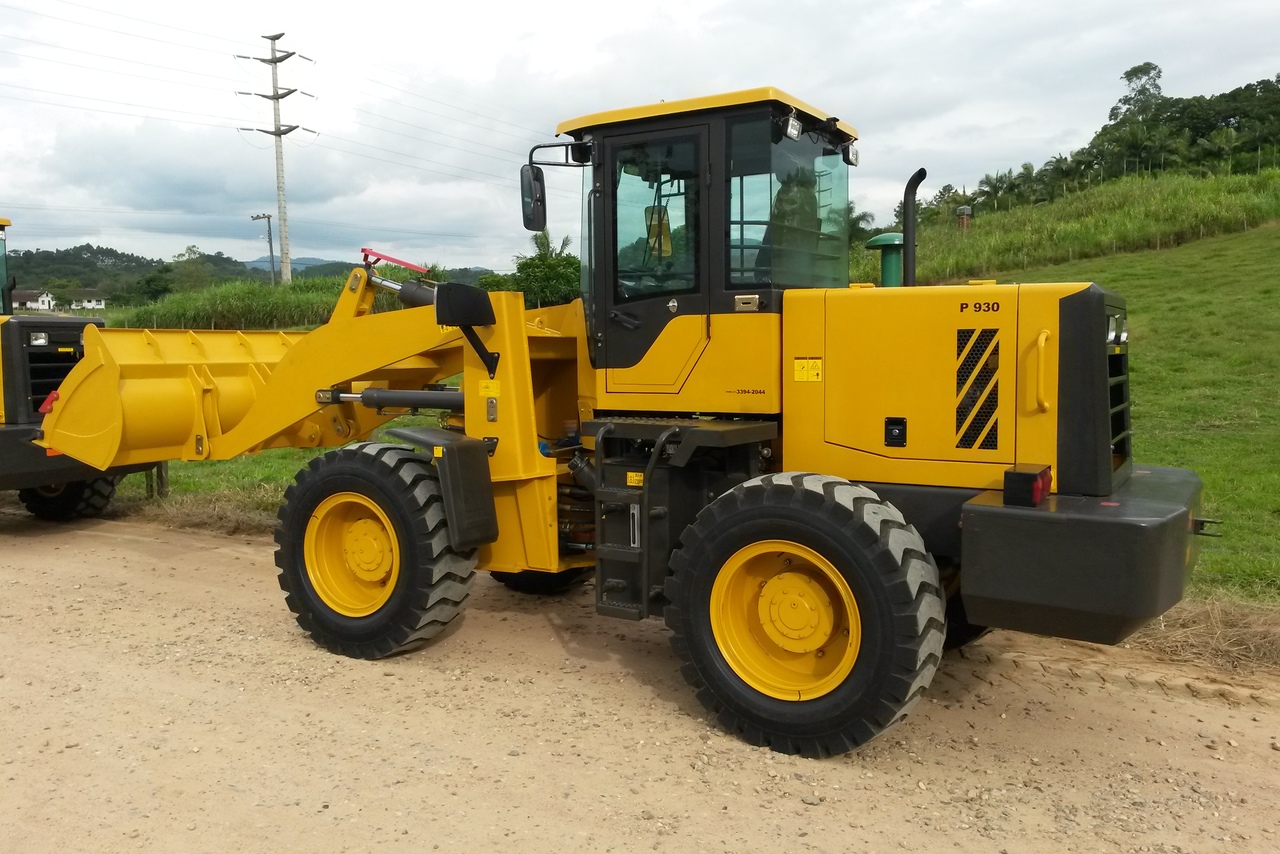 Pá carregadeira World W136 19/19 - Rodomotos Ltda | Trucadao.com.br