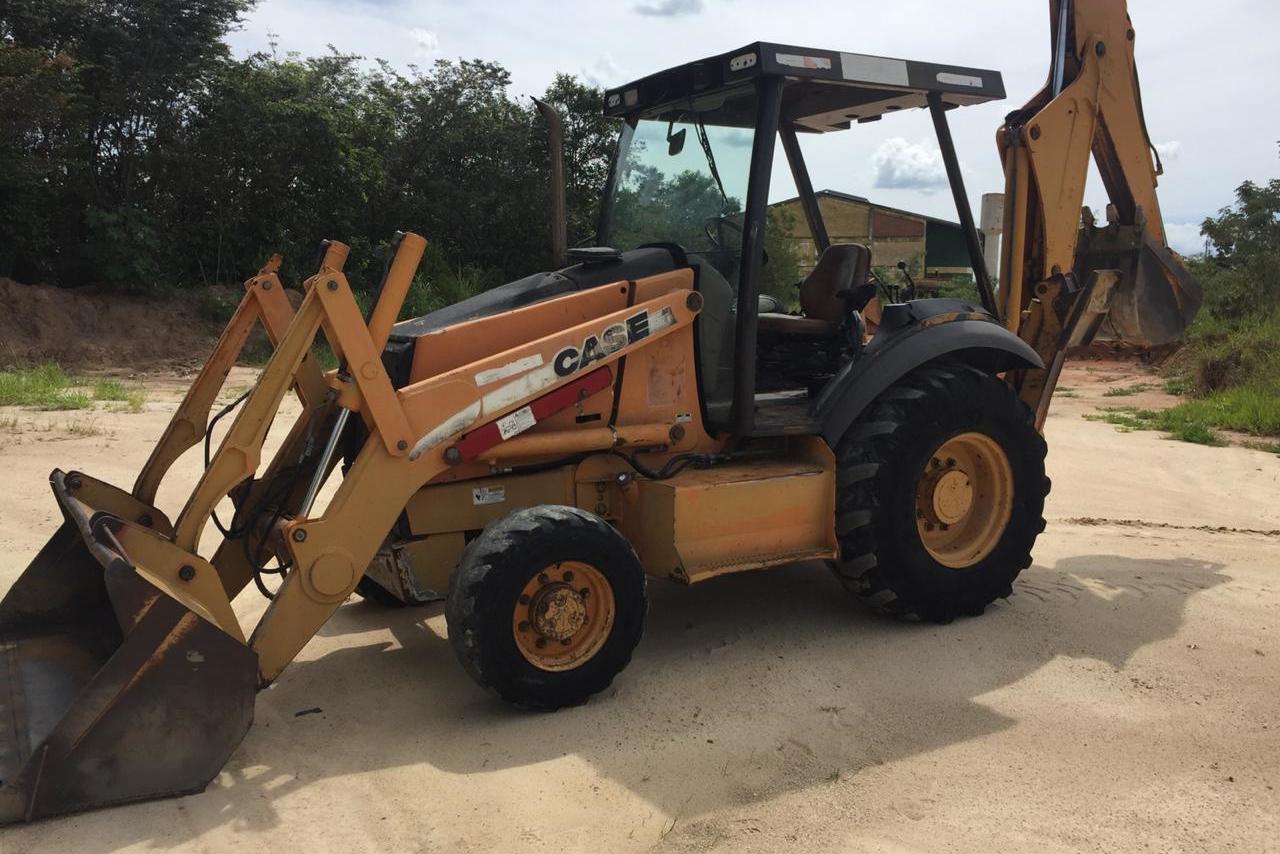 Retroescavadeira Case 580M 10/10 - Thiago Oliver Pereira | Trucadao.com.br