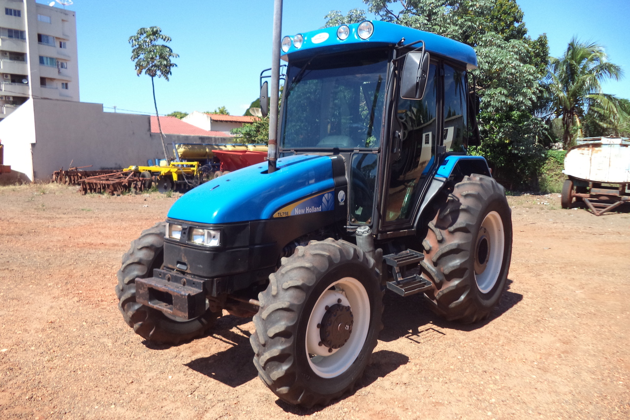 Trator New Holland TL75 08/08 - Agrosella Equipamentos Agrícolas ...