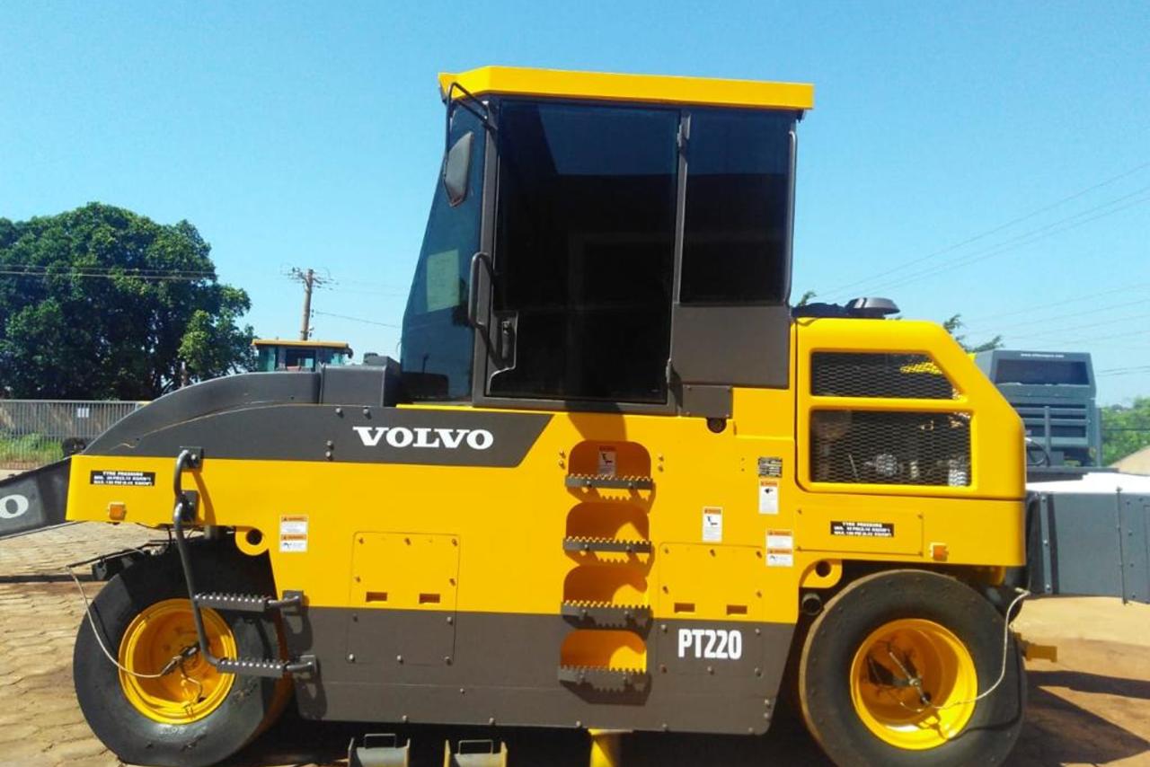 Rolo Compactador de Pneu Volvo PT220 14/14 - Tecnoeste Máquinas e ...