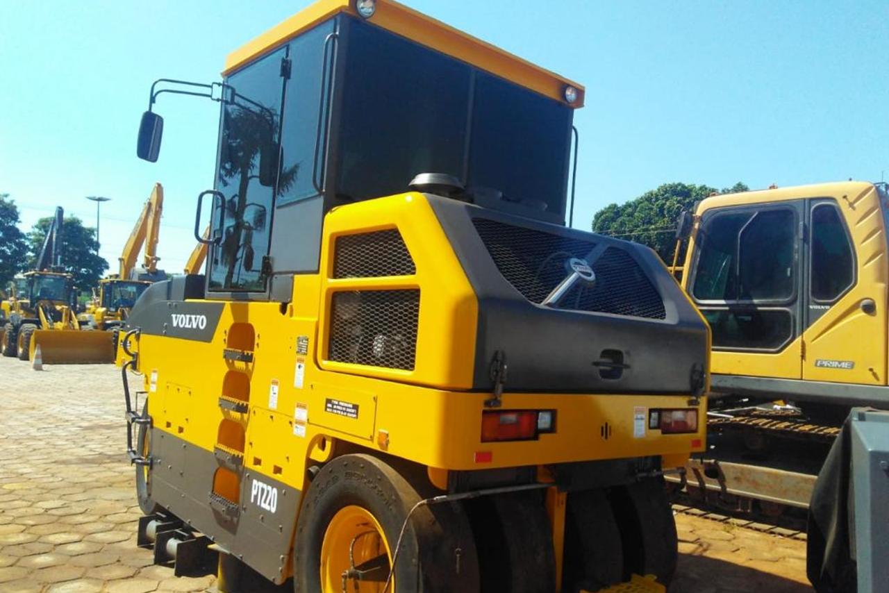 Rolo Compactador de Pneu Volvo PT220 14/14 - Tecnoeste Máquinas e ...