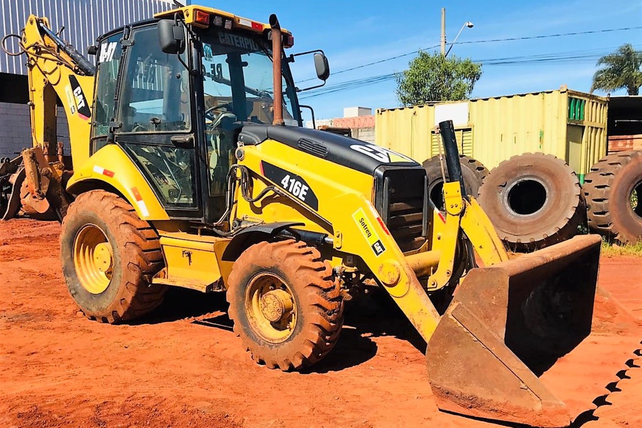 Retroescavadeira Caterpillar 416E 13/13 - Alípio Máquinas | Trucadao.com.br