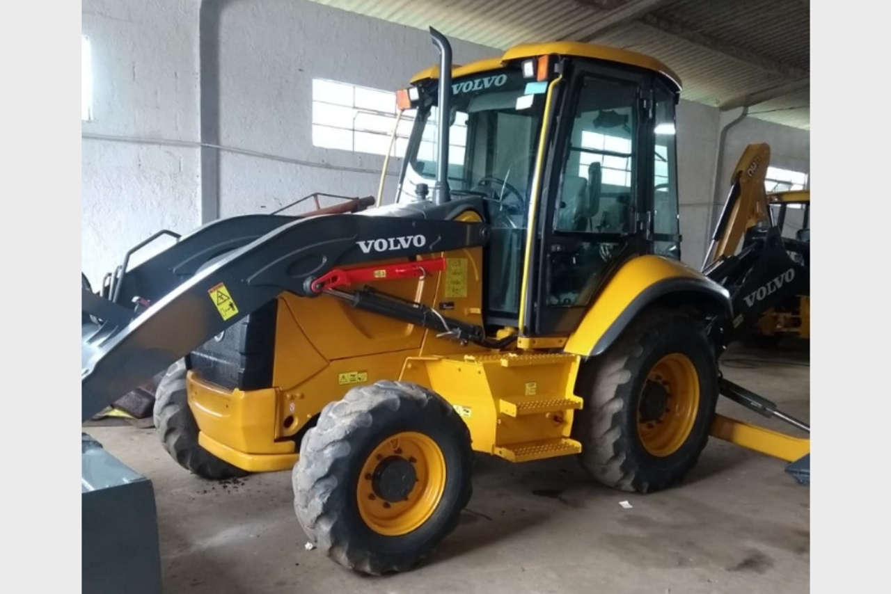 Retroescavadeira Volvo BL60B 14 - Bruto Equipamentos | Trucadao.com.br