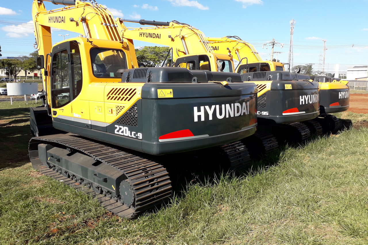 Escavadeira Hyundai R220 LC 12/12 - MBC Seminovos Máquinas e ...