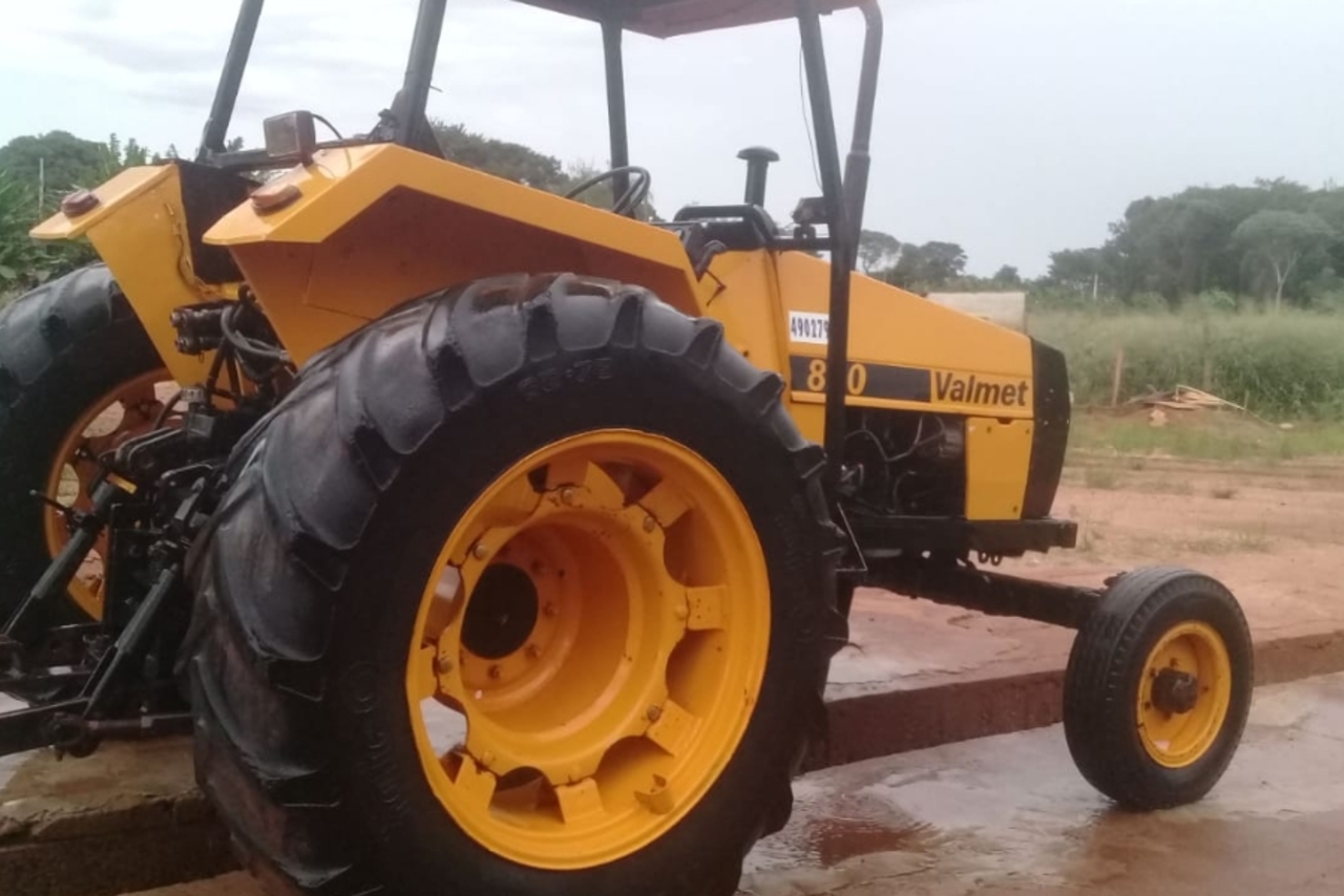 Trator Valmet 880 86/86 - JCBi Máquinas e Implementos Agrícolas ...