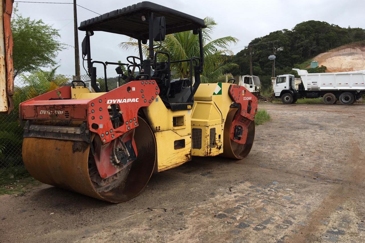 Rolo compactador Dynapac CC 424 14/14 - 5X Máquinas | Trucadao.com.br