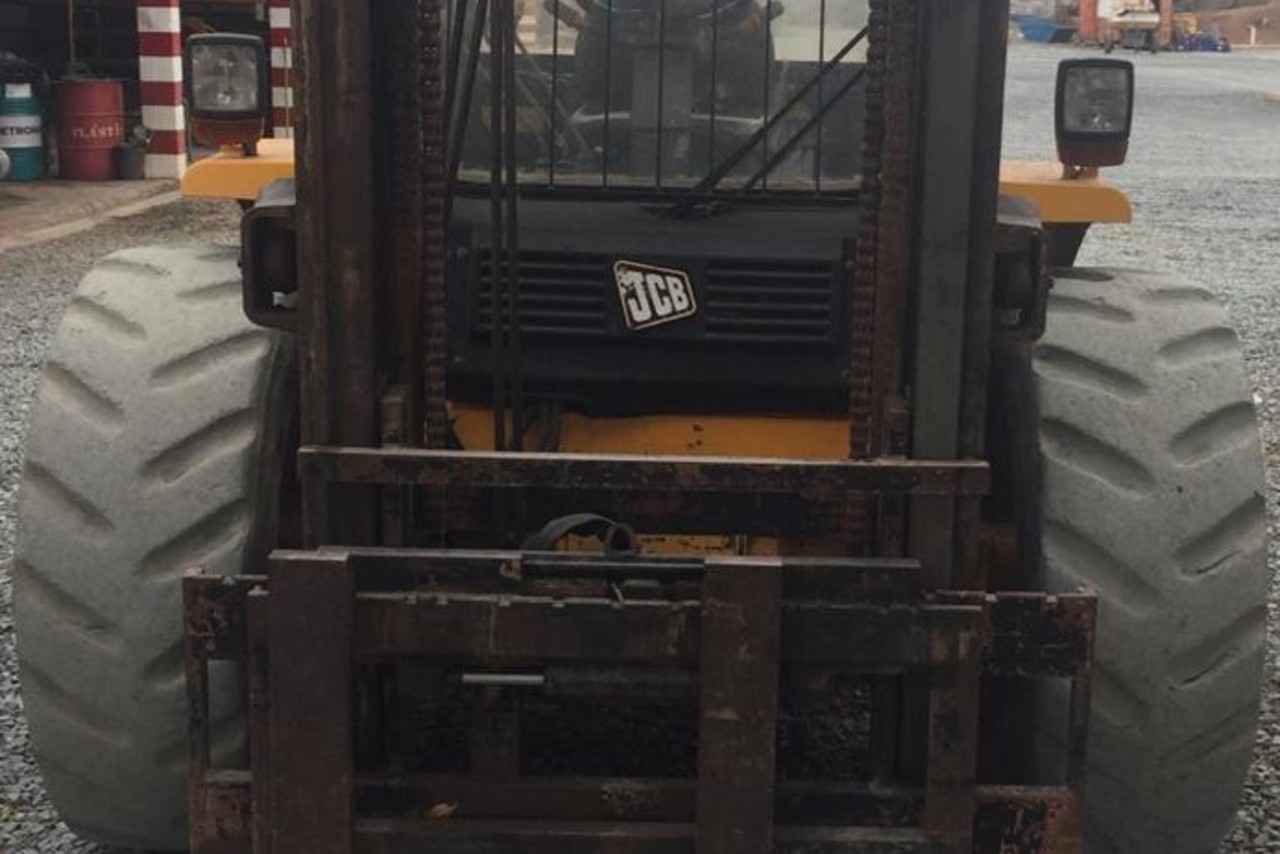Empilhadeira JCB RTFL 940 Todo Terreno 07/07 - BHLOC | Trucadao.com.br