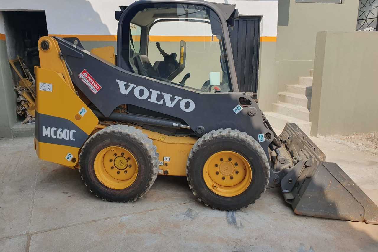 Mini Carregadeira Volvo MC60 12/12 - Alípio Máquinas | Trucadao.com.br