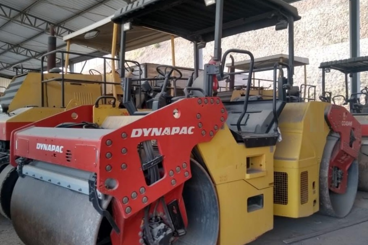 Rolo compactador Dynapac Rolo Dynapac 09/09 - BHLOC | Trucadao.com.br
