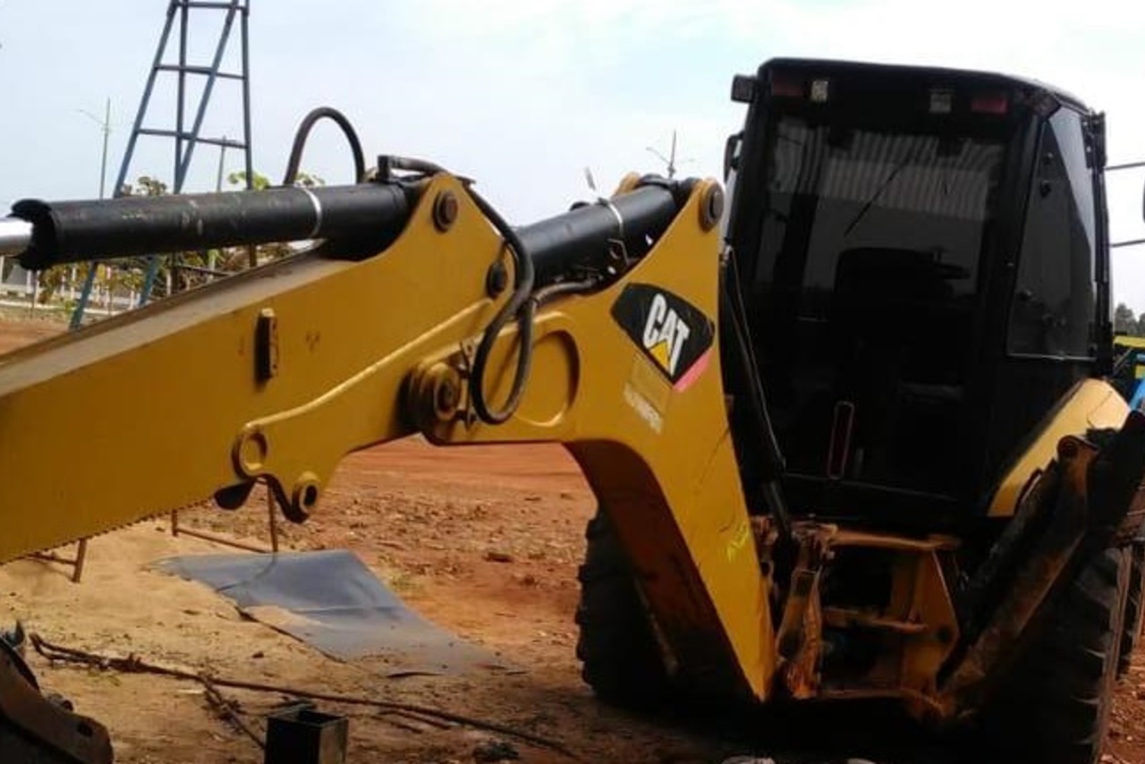 Retroescavadeira Caterpillar 416E 13/13 - Ktop equipamentos | Trucadao.com.br
