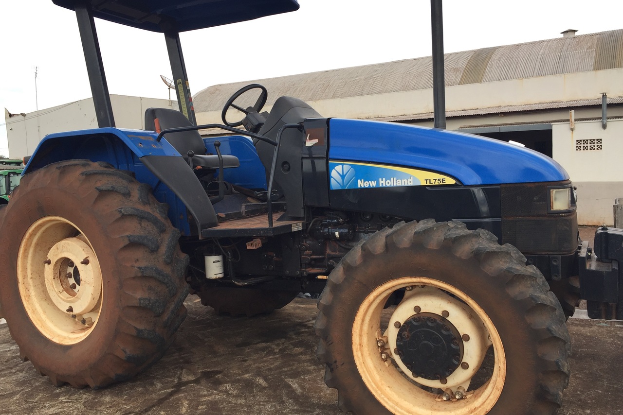 Trator New Holland TL75 08/08 - MA Máquinas Agrícolas | Trucadao.com.br