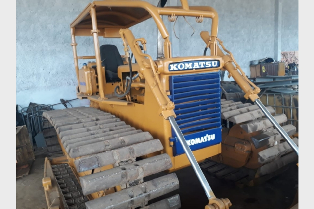 Trator de Esteiras Komatsu D50 89 - Bruto Equipamentos | Trucadao.com.br