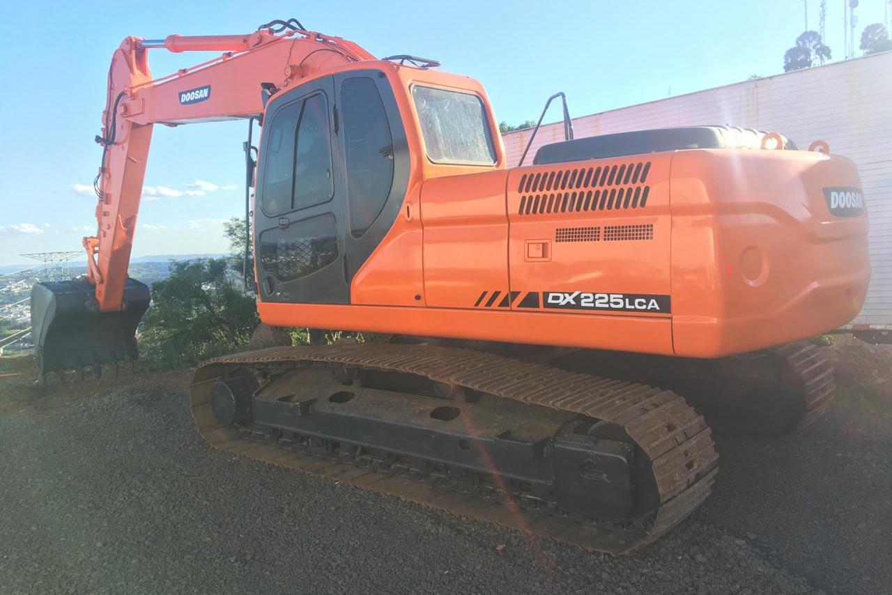 Escavadeira Doosan DX225LCA 10/10 - Fabiano - Vendas de Máquinas ...
