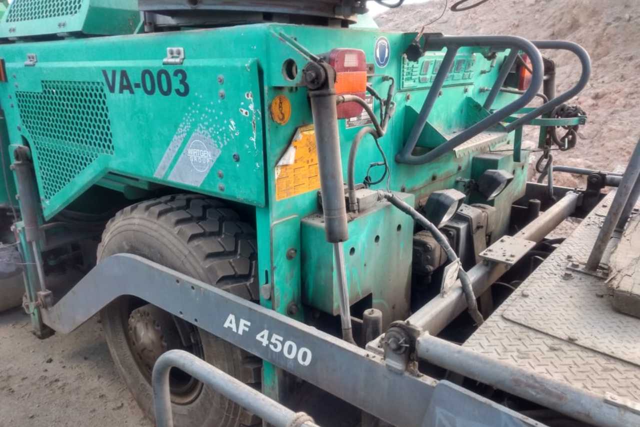 Vibroacabadora Ciber AF 4500 14/14 - Alípio Máquinas | Trucadao.com.br